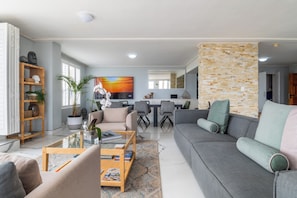 Apartamento, 4 quartos, varanda, vista para o lago | Sala