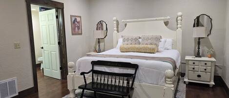 Quarto Deluxe | Cofre no quarto, com decoração personalizada