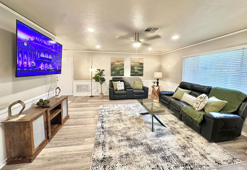 Cozy Recliner Retreat, Downtown Home, Quiet Area - Tulsa, OK