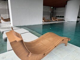 2 piscinas interiores 