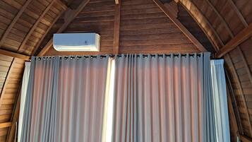 Secretária, secretária adequada para computadores portáteis