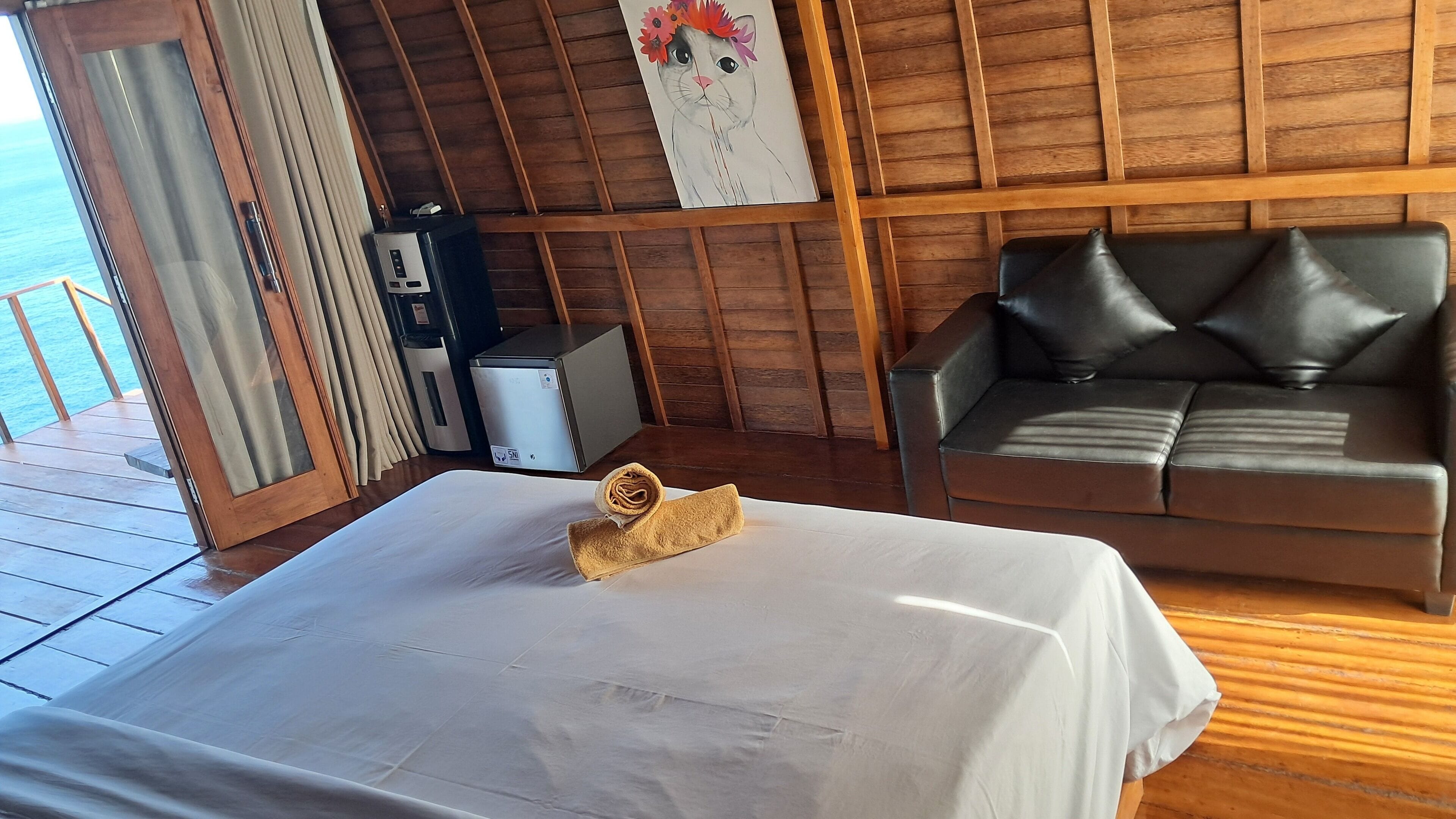 Secretária, secretária adequada para computadores portáteis 