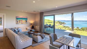 Apartamento luxo, vista para o oceano | Área de estar