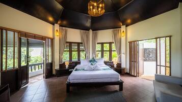 Casa de Campo Deluxe, varanda, vista parcial para o mar | Roupa de alta qualidade, cofre no quarto, secretária