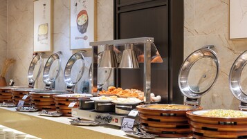 Café da manhã com buffet grátis todos os dias