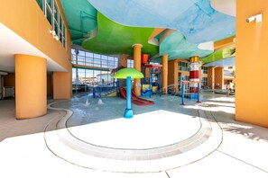 Splash Resort! Aqua park, lazy river, pools, Ocean front, Sunset views ...