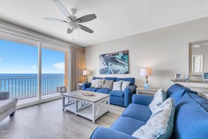 Splash Resort! Aqua park, lazy river, pools, Ocean front, Sunset views ...