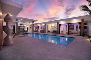 Modern 5 Bedrooms Pool Villa Curtis Reviews, Deals & Photos 2026 - Expedia