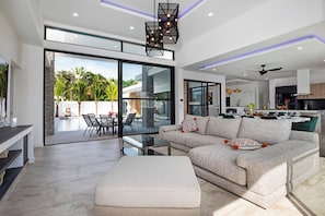 Modern 5 Bedrooms Pool Villa Curtis Reviews, Deals & Photos 2026 - Expedia