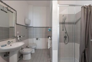 Quarto Duplo Deluxe, varanda | Casa de banho