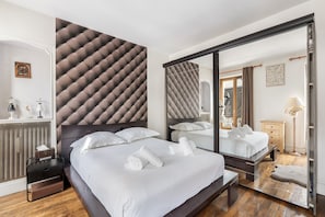 Rosiers – Beautiful apartment in central Marais, Paris: Room, Prices ...