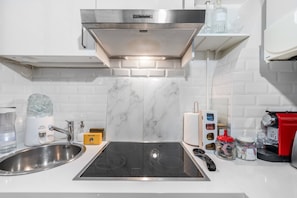 Rosiers – Beautiful apartment in central Marais, Paris: Room, Prices ...
