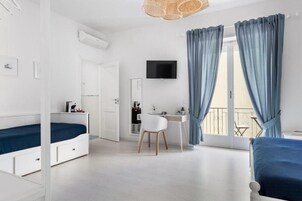 Quarto quádruplo conforto, sacada | Cofres nos quartos, quartos à prova de som