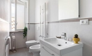 Quarto casal luxo, sacada | Banheiro