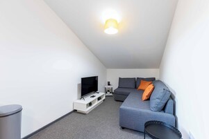 Apartamento, 1 quarto | Sala | Livros
