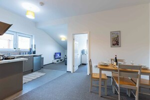 Apartamento, 1 quarto | Sala de jantar