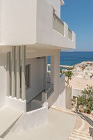 Apartamento família | Escrivaninha, cortinas blackout, quartos à prova de som