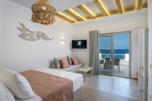 Quarto luxo, sacada, vista para o mar | Escrivaninha, cortinas blackout, quartos à prova de som