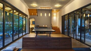 Villa Superior, vista para o jardim | Sala