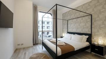 Suite Santo Stefano 3 | Cofre no quarto, cortinas/cortinados opacos, ferro/tábua de engomar