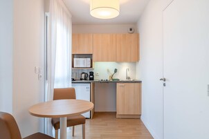 Quarto Standard, 1 cama de casal, não fumadores | Wi-fi grátis, roupa de cama fornecida 