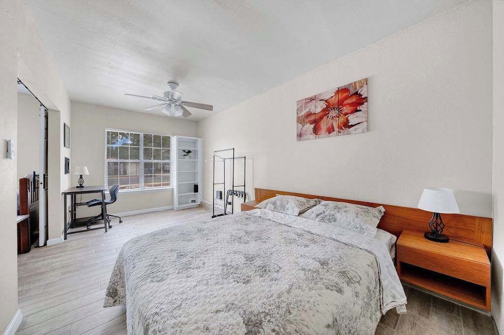 Modern 5BR Home |Cozy Fireplace, Office & Downtown Reviews, Deals ...