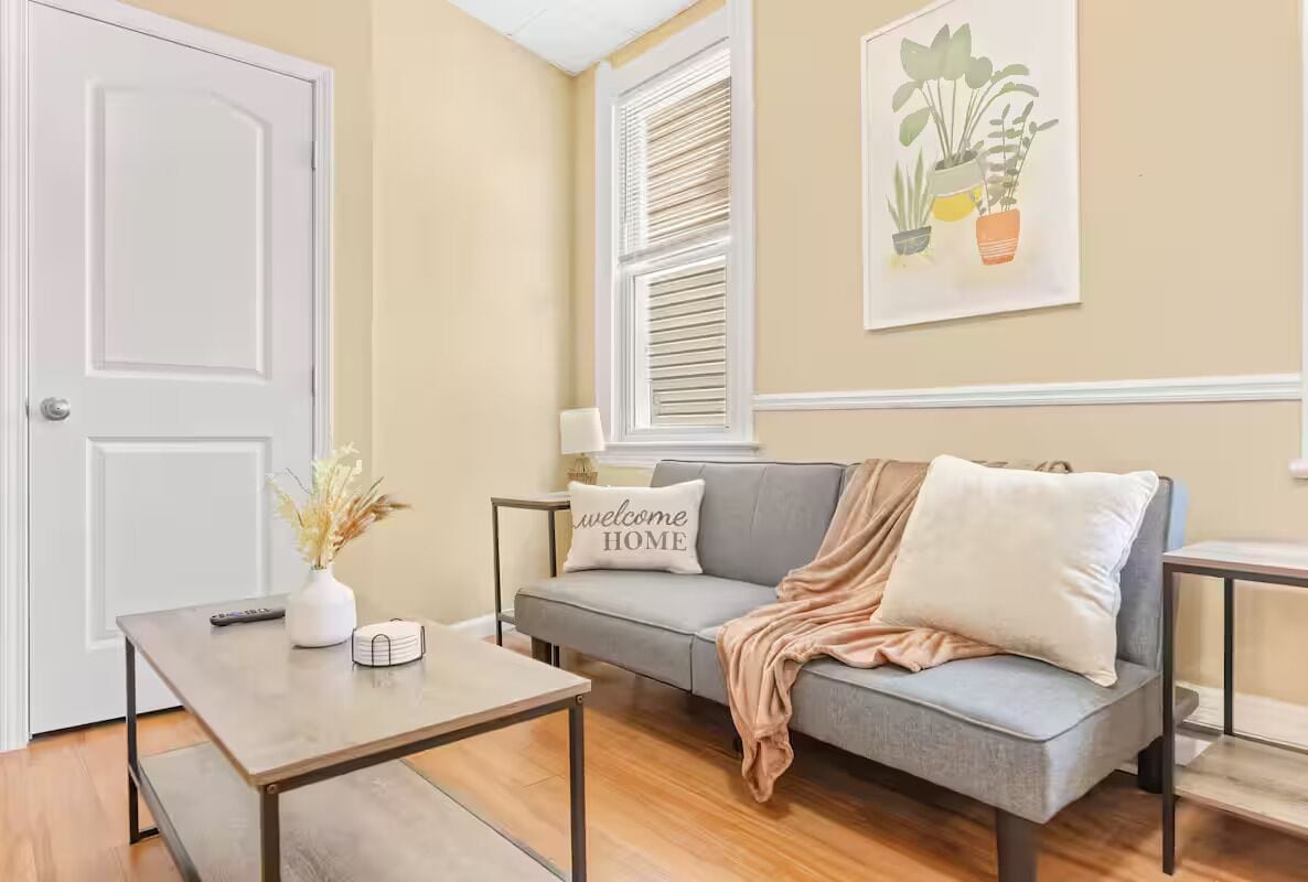 Cutest Little Italy Suite · Work Desk · Fast Wifi - Cleveland, OH