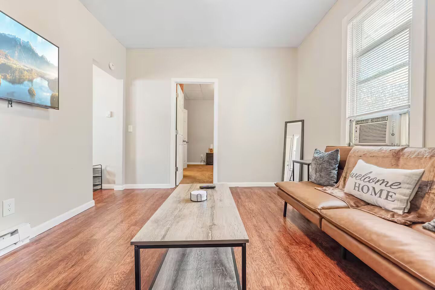 Cozy Little Italy Apt · Fast Wifi · Pet Friendly - Shaker Heights, OH