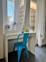 Quarto casal ou duplo básico, sacada