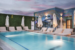 Piscina externa sazonal