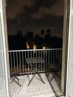 Escrivaninha, espaço de trabalho para notebook, Wi-Fi de cortesia