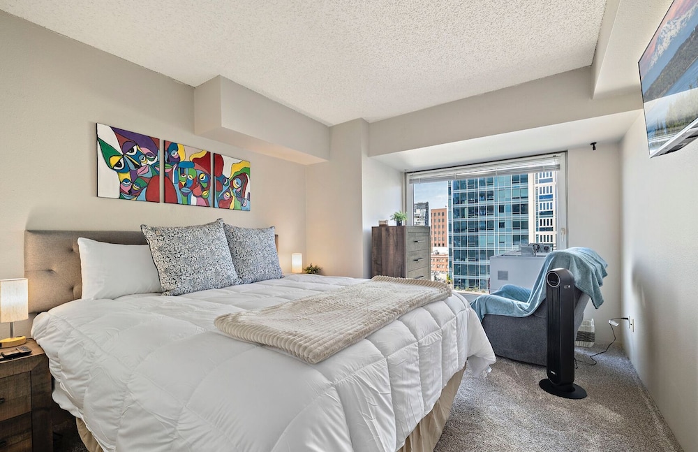 Charming 2-bedroom condo with indoor pool, water view in downtown ...