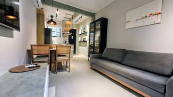 Apartamento | Sala de estar | TV de ecrã plano