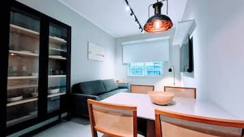 Apartamento | Sala de estar | TV de ecrã plano