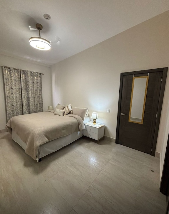 Chic 2-bedroom Apartment With Fitness Room And Ac In Vibrant Panama City. - Panama City