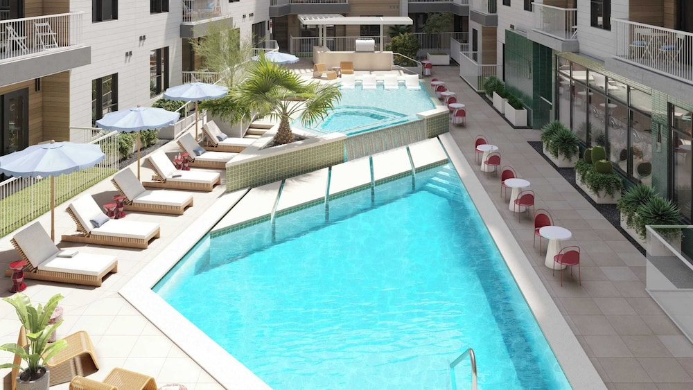 20 Guests South Lamar Stay W/ Balcony Pool, Bar, Dining, Terrace The Code By Avantstay - Austin, TX