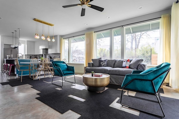 Insta Worthy Two-home Retreat - Fire Pit, Hot Tub - Austin, TX
