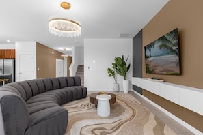 Casa (Multiple Bedrooms) | Parte interna