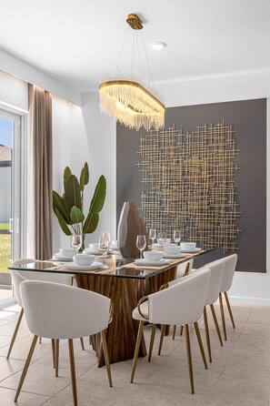 Casa (Multiple Bedrooms) | Parte interna