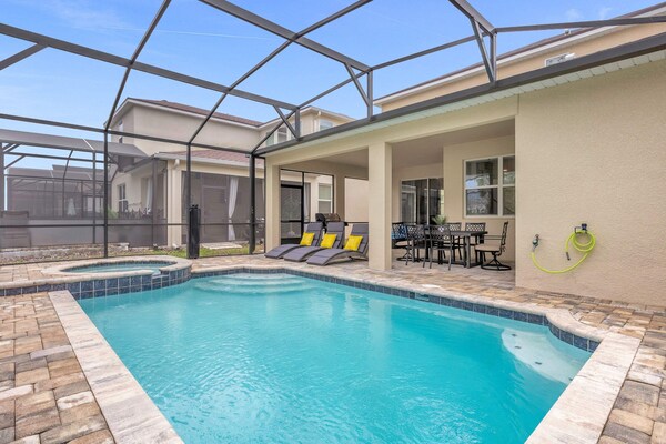 Upstay: New Solara Resort Home W/ Pool & Hot Tub - Davenport, FL