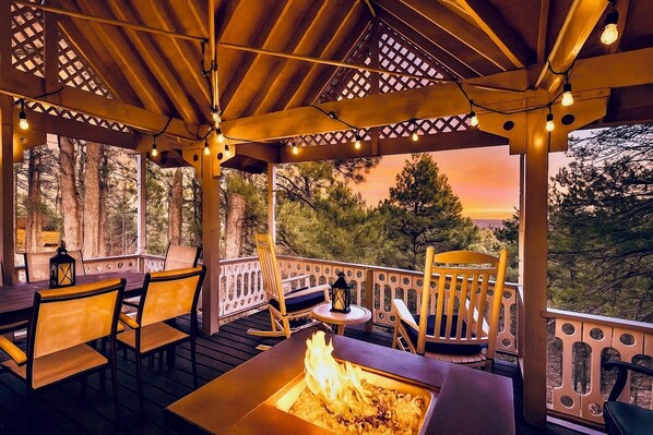 Hot Tub, Fire Pit & Private Hilltop Gazebo Reviews, Deals & Photos 2026 ...