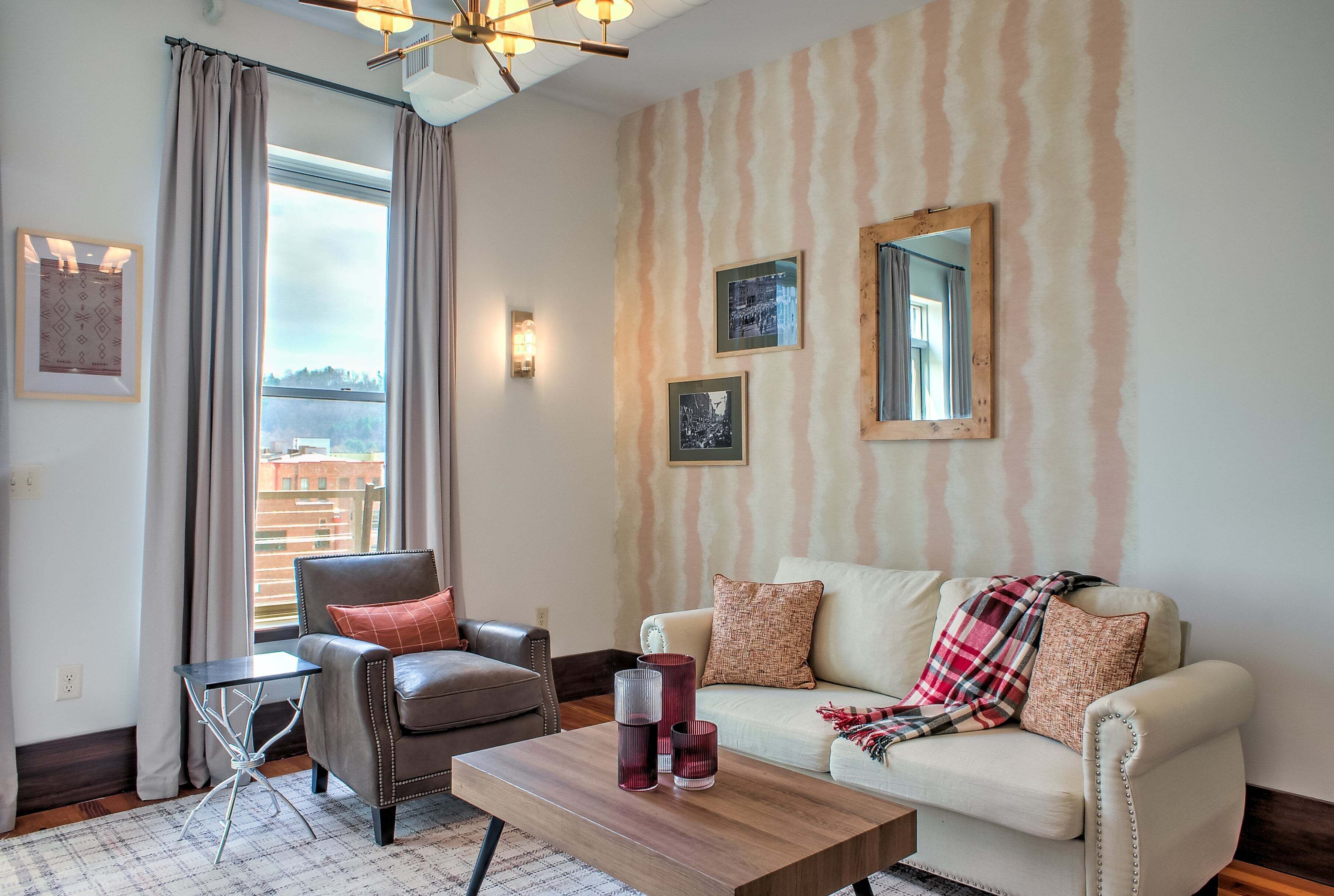 The Skyline At The Altamont | Downtown Asheville Top-floor Condo With Private Deck & Mountain Views - Asheville, NC