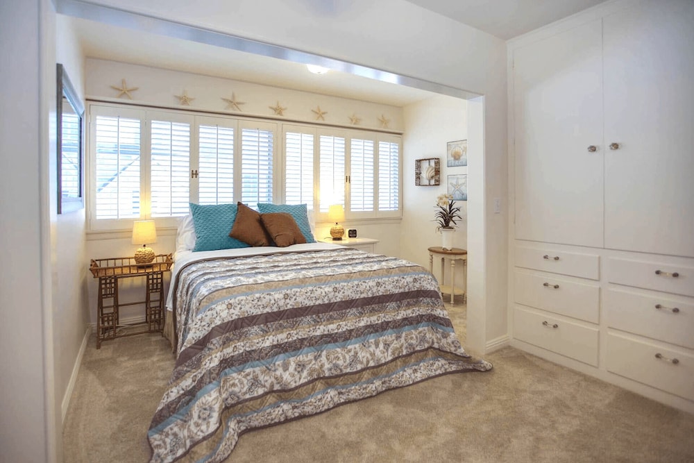 4BR Bayfront Retreat with Stunning Views of Newport Harbor! - Newport ...