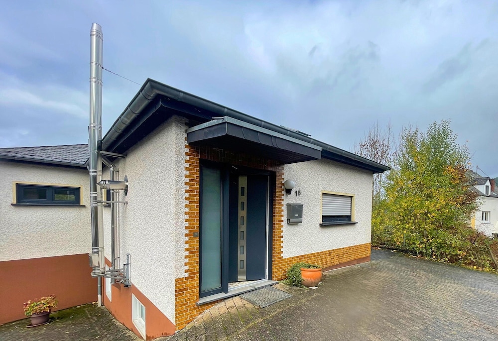 Holiday Home In Birresborn With Balcony - Gerolstein