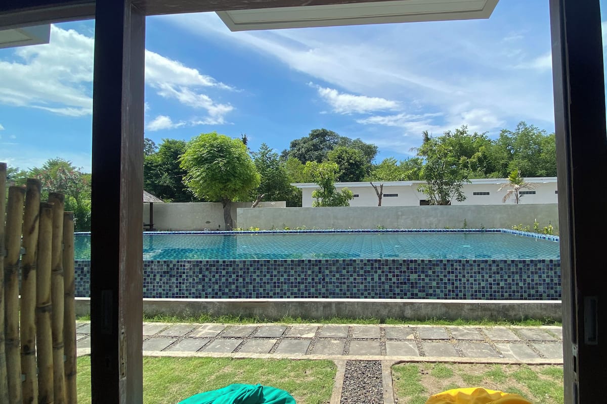 Quarto Deluxe, não fumadores, vista para a piscina | Terraço/pátio interior