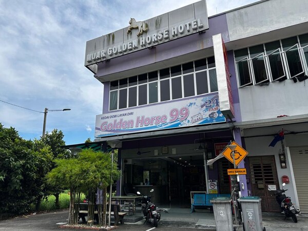 Oyo 91242 Muar Golden Horse Hotel - Muar