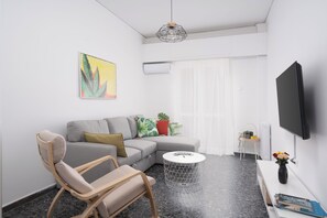 Apartamento superior | Área de estar | TV