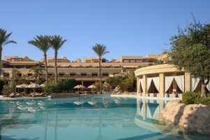 2 piscinas externas