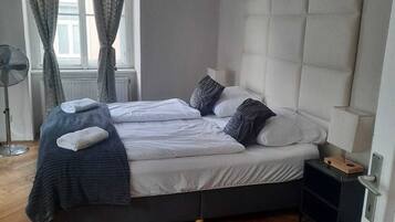 Apartamento básico | Ferros/tábuas de passar roupa, Wi-Fi de cortesia