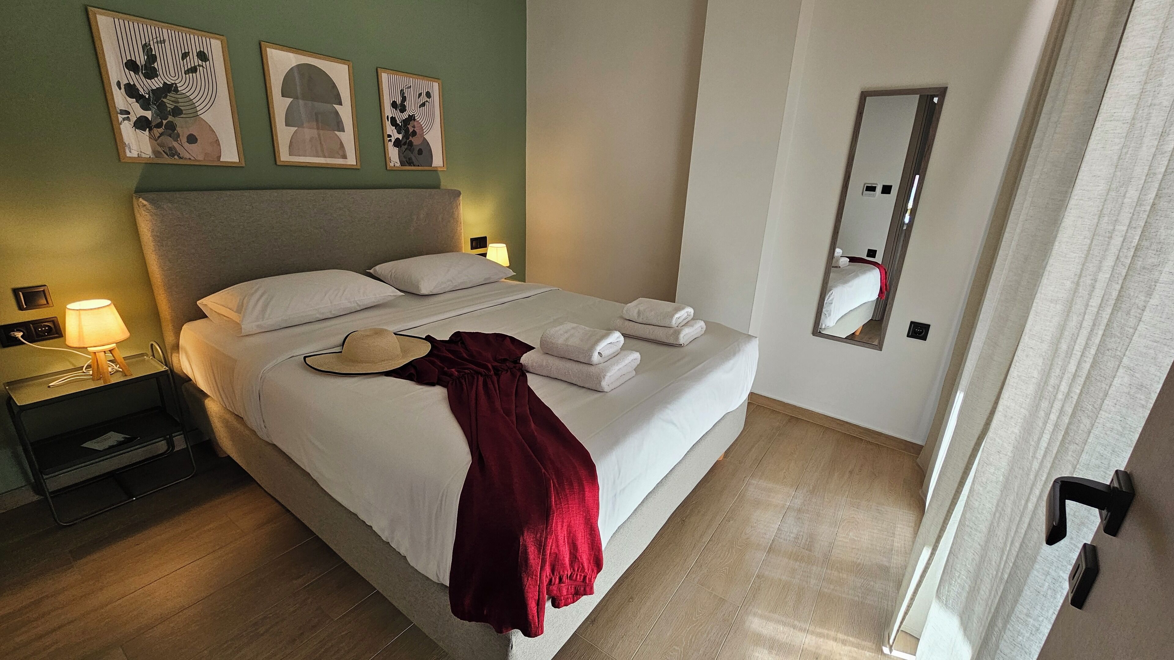 Apartamento, varanda | Quartos insonorizados, ferro/tábua de engomar, Wi-fi grátis 